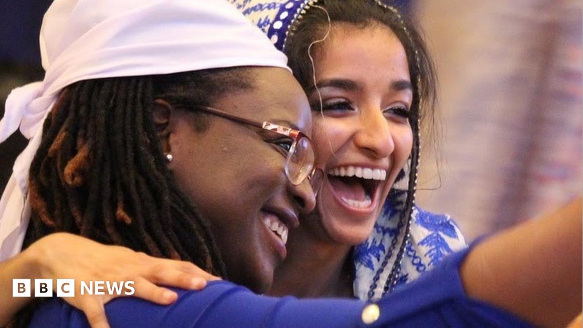 Oxford University hosts first Sikh community kitchen - BBC News
