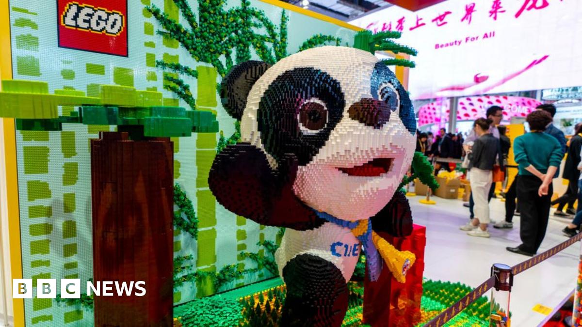 Lego plans hiring spree for digital growth drive - BBC News