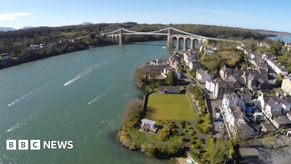 Preferred third Menai crossing announced by first minister - BBC News