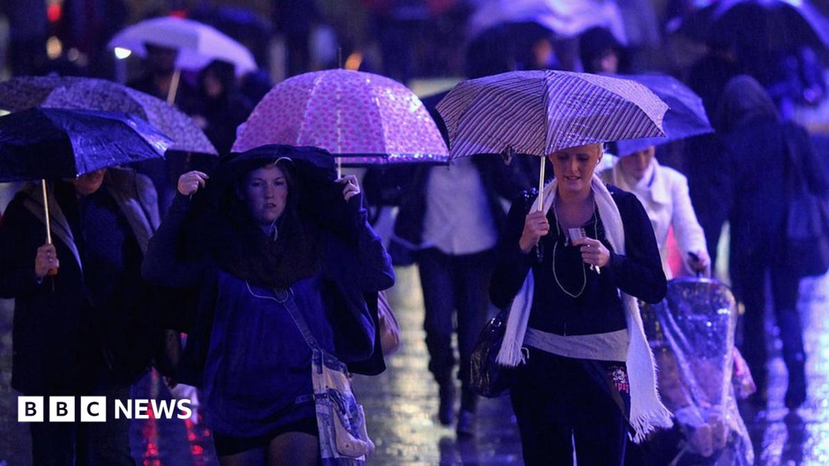 Met Office yellow rain warning issued for south Wales - BBC News