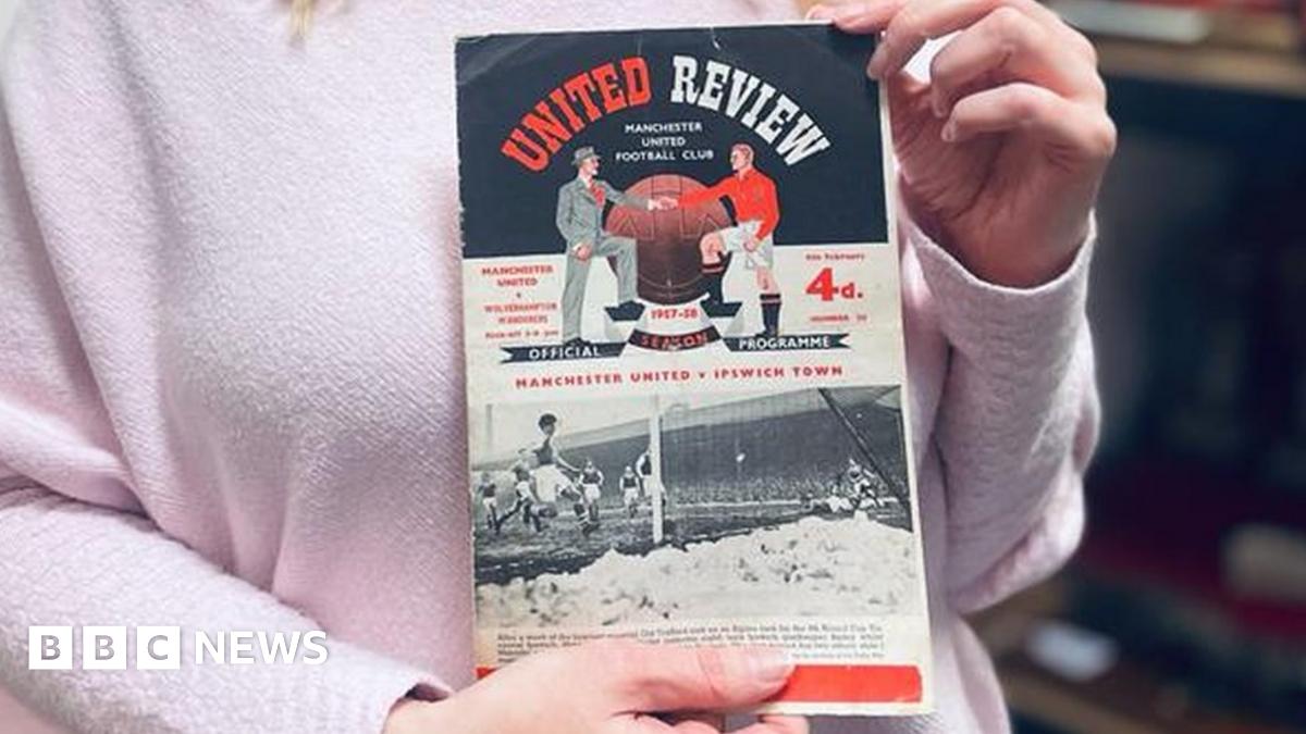 Manchester United programme for abandoned game sold for £7.5k - BBC News