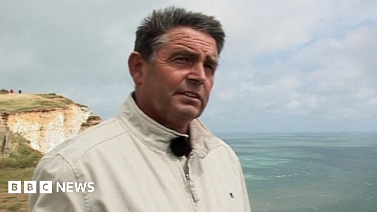 Keith Lane 'devastated' as Beachy Head memorial removed - BBC News