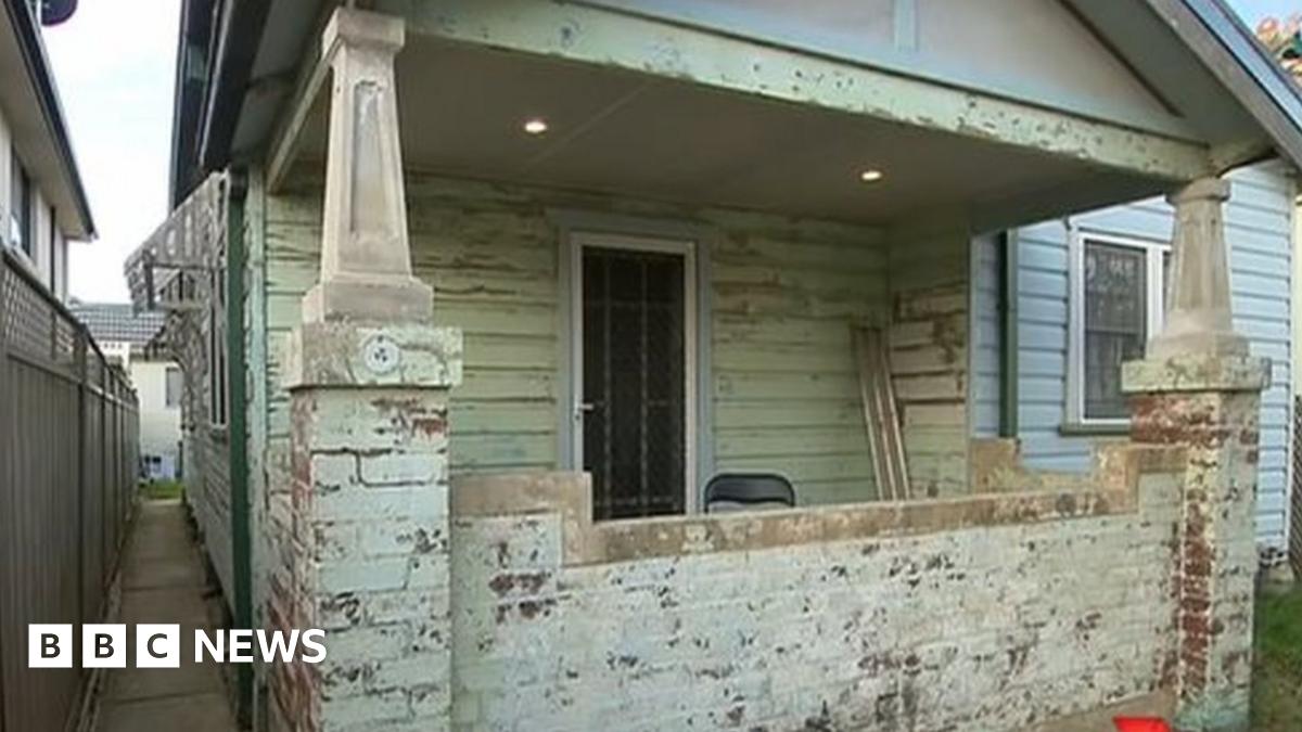 'Home invasion' death sparks debate in Australia - BBC News