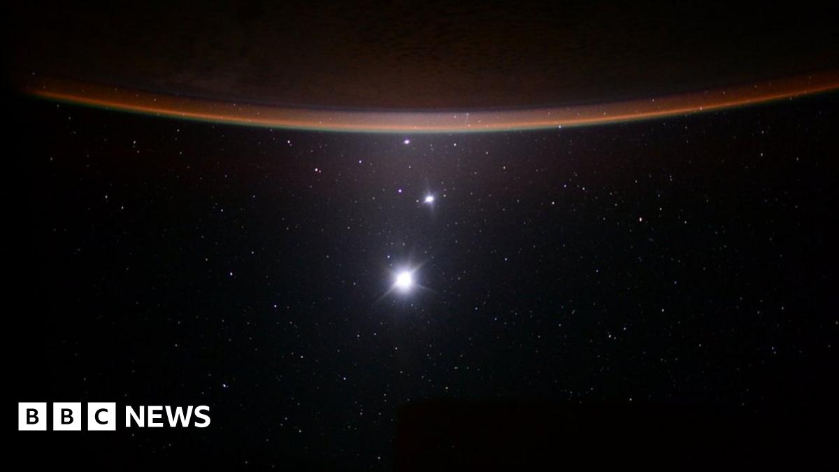 Venus and Jupiter to create spectacle in the sky - BBC News