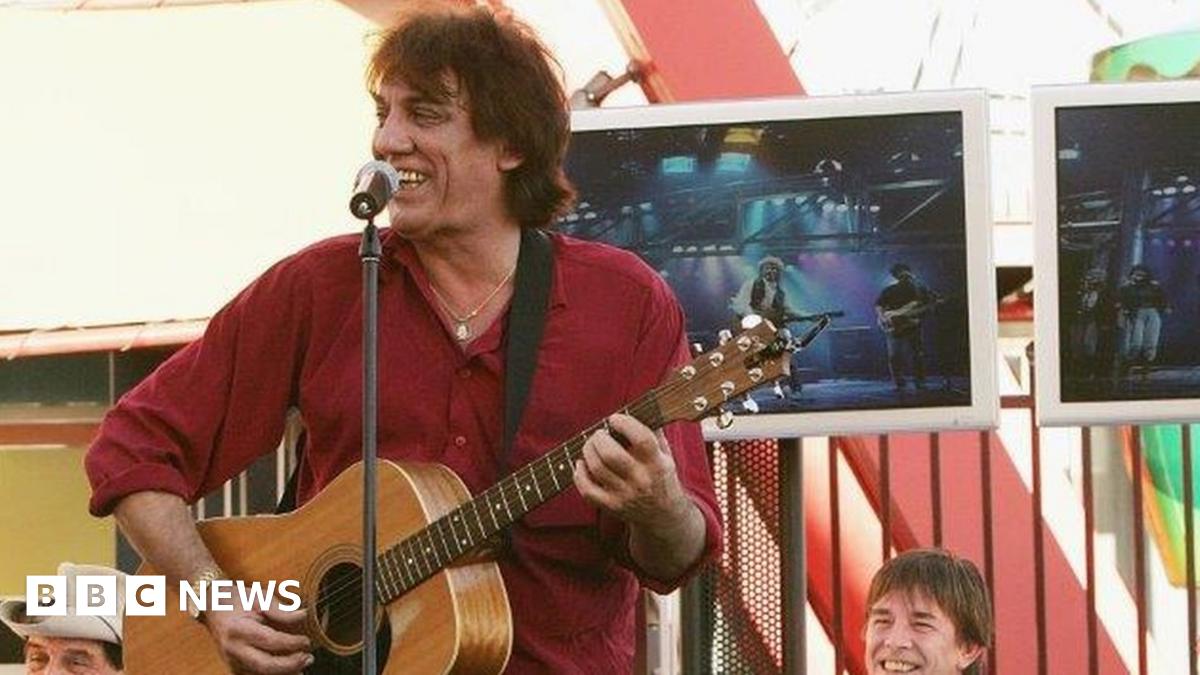 Australian singer Jon English dies. aged 66 - BBC News