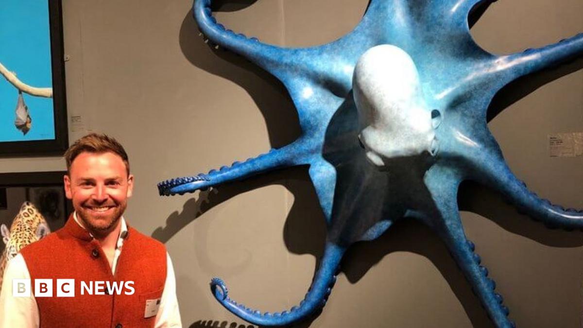 Wildlife Artist of the Year: Gower sculptor wins prize - BBC News