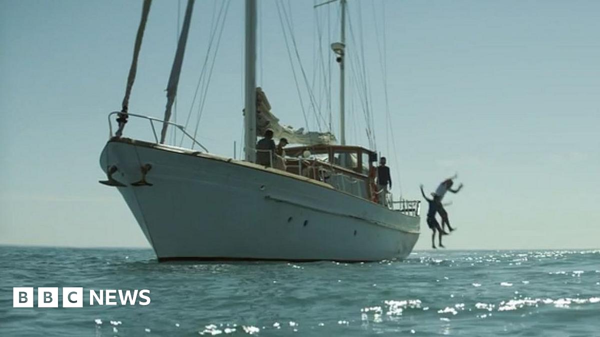 Birds Eye fish finger ad withdrawn over water safety fears - BBC News