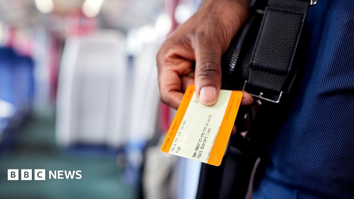 Ticketless train travellers to face £100 penalty - BBC News