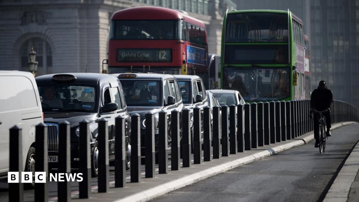 London anti-terror bridge barriers plan put on hold - BBC News