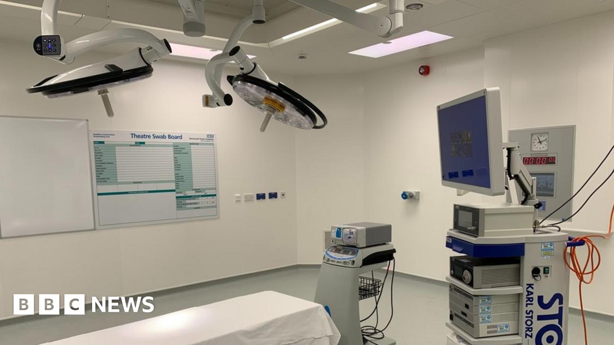 New operating theatre opens at Newark Hospital - BBC News