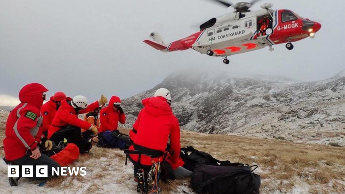 Lake District mountain rescuers attend fewer call-outs - BBC News