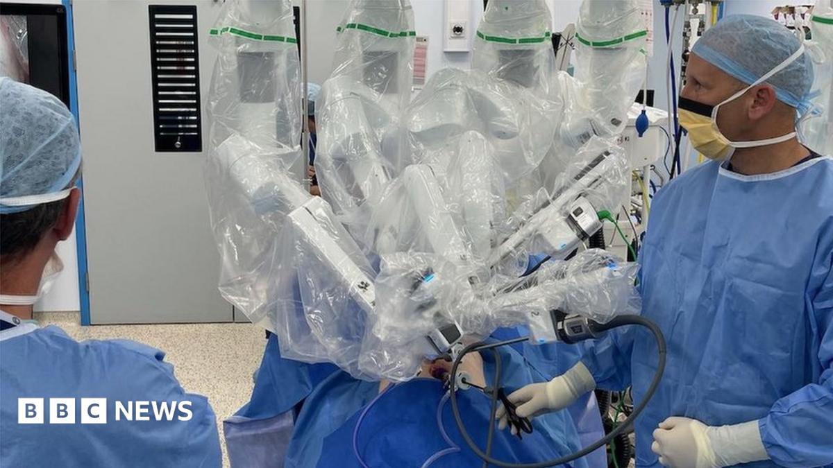 Two new surgery robots at Devon hospitals - BBC News