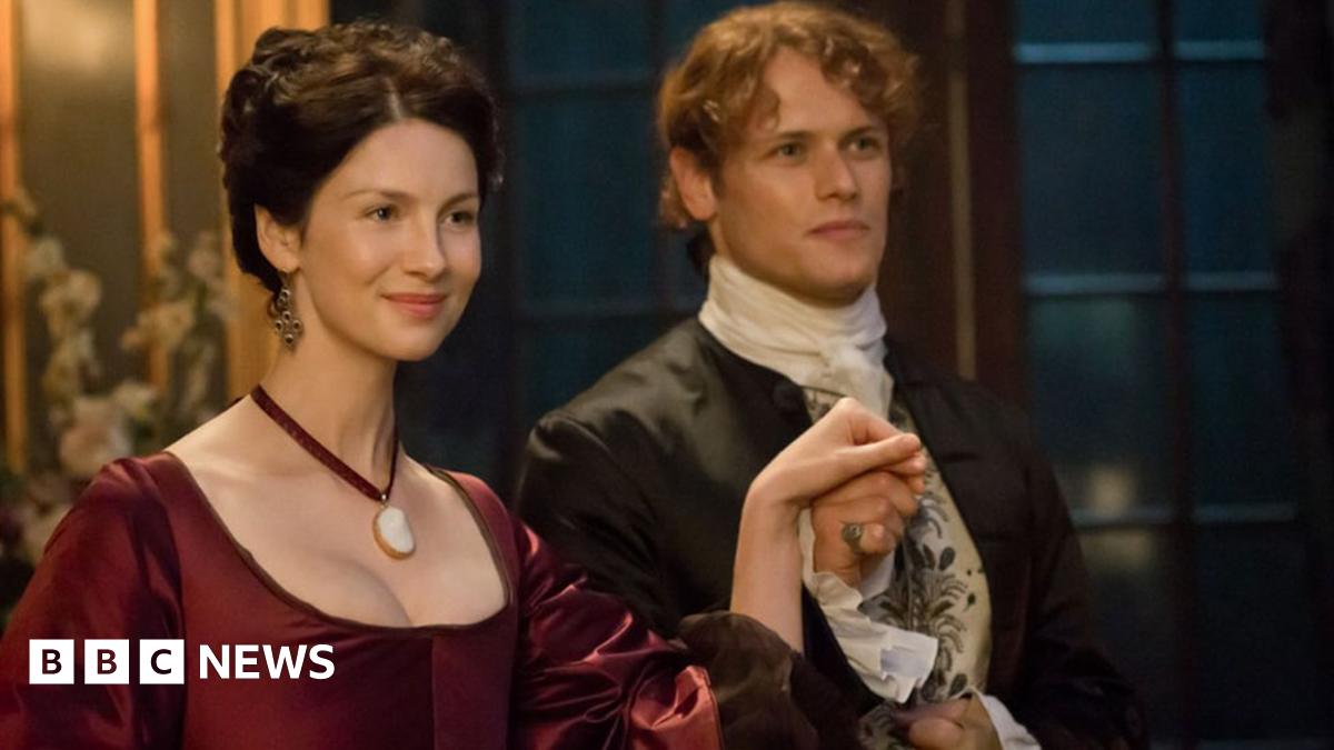 Outlander wins Book Week Scotland vote - BBC News