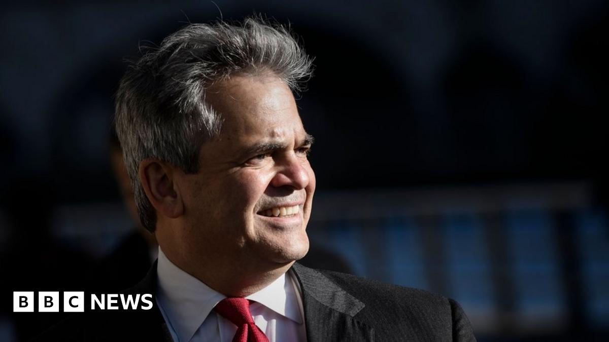 'Stay home,' says US mayor at Mexico beach resort - BBC News