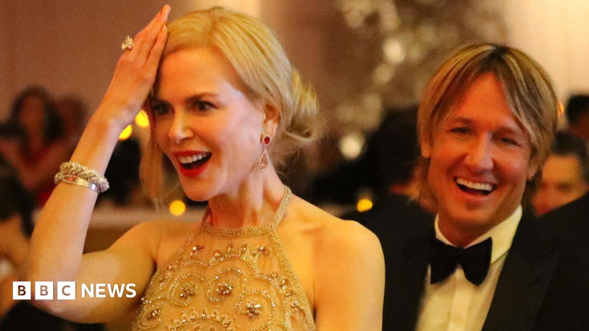 Kidman explains her Oscars 'seal hands' clapping - BBC News