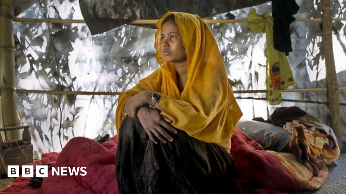Rohingya refugees in Bangladesh face relocation to island - BBC News