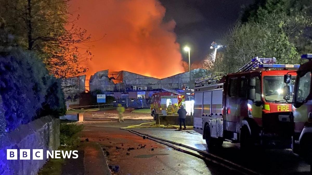 Longridge fire: Firefighters tackle blaze at cheese firm - BBC News