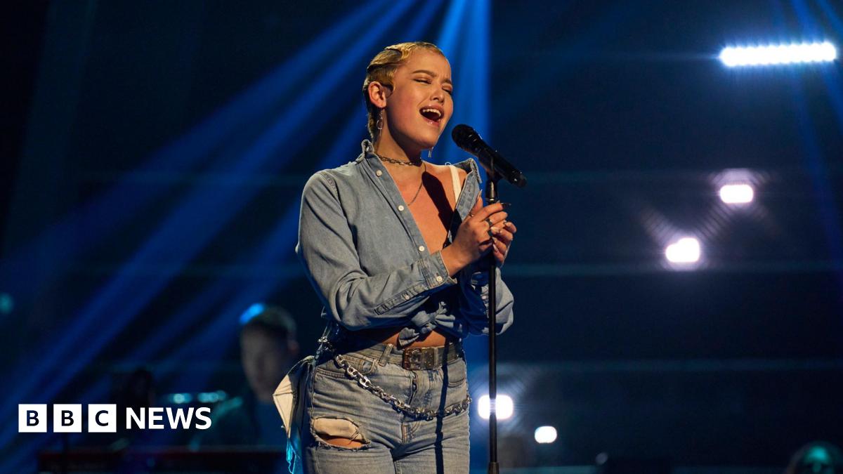 The Voice: Contestant's music 'tells a 21st century journey' - BBC News