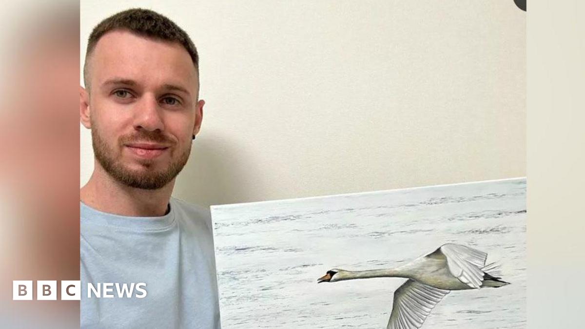 Ukraine: Artist says exhibiting paintings in Essex is 'miracle' - BBC News