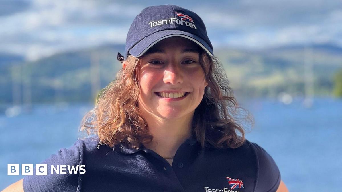 Woman makes Atlantic rowing record attempt - BBC News