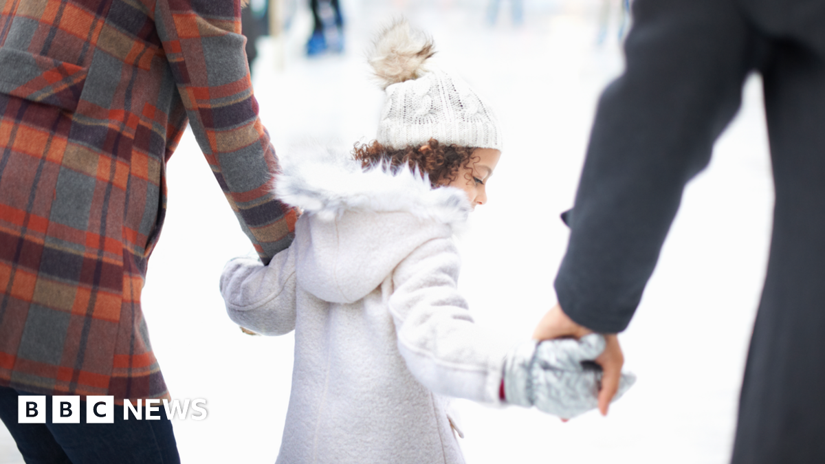 Festive Wolverhampton ice rink to open - BBC News
