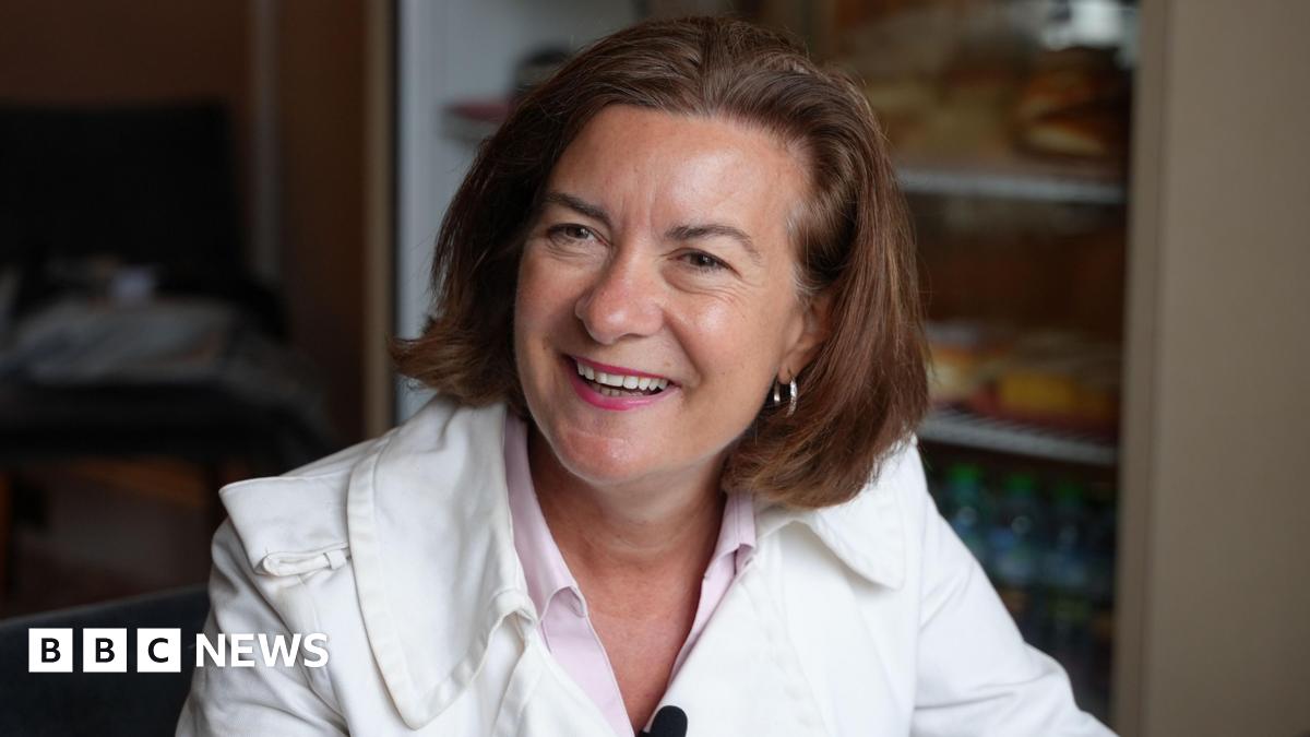 Eluned Morgan's listening tour accused of being PR stunt - Plaid - BBC News