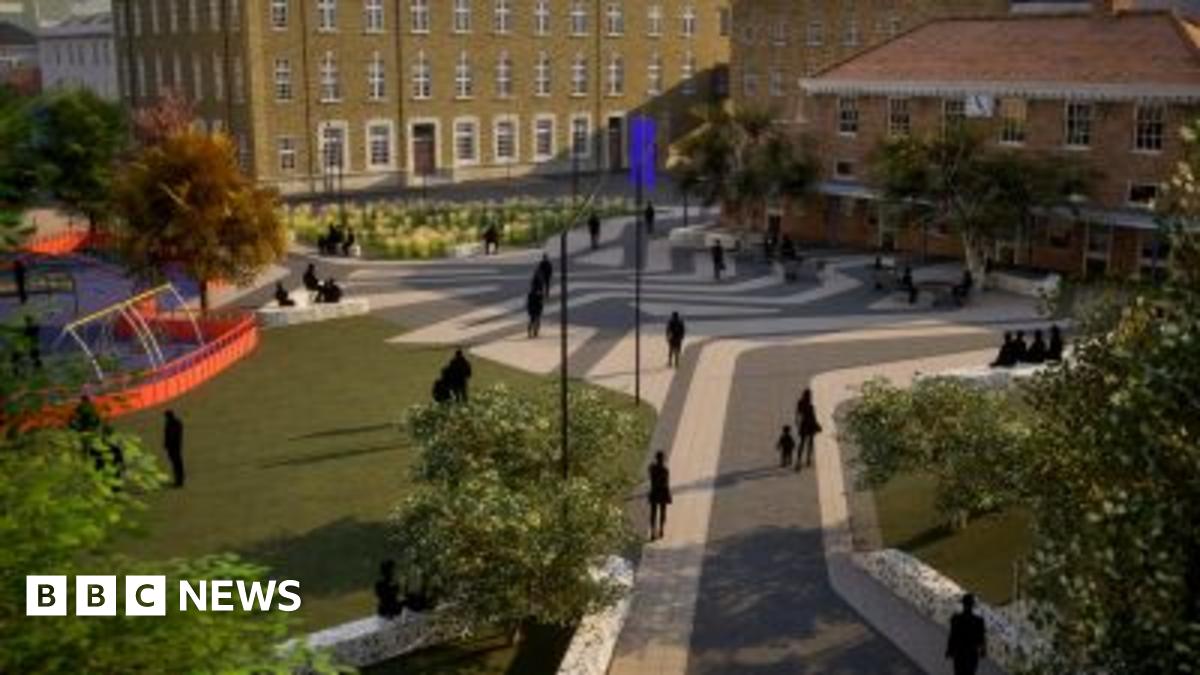Temporary bus stops in place as Folkestone bus station closes - BBC News