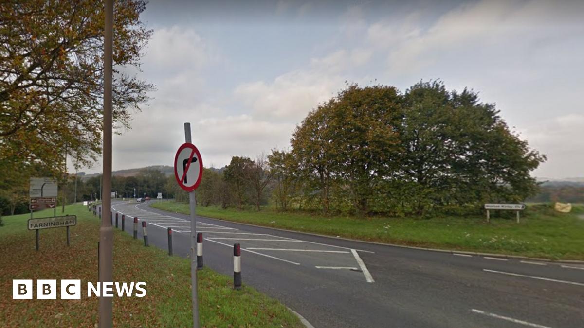Farningham: Appeal after two men die in A20 crash - BBC News