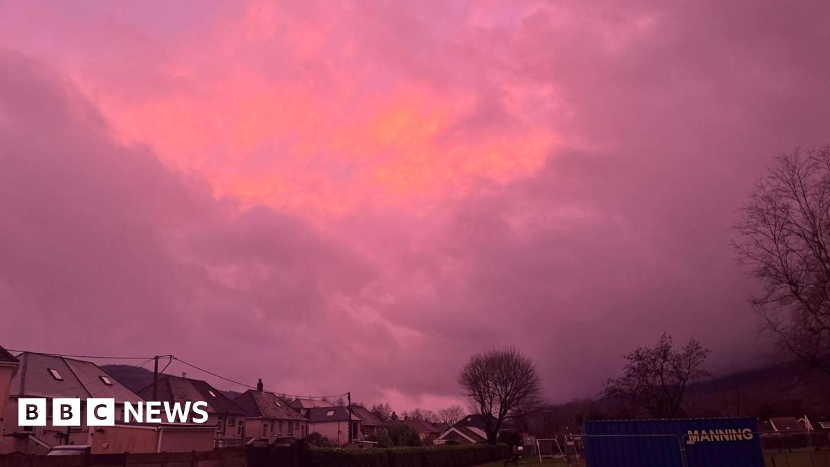 Wales weather: Sky turns pink and purple - BBC News