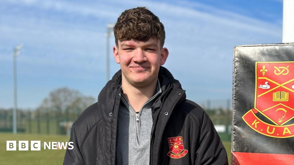 Keele student's rugby paralysis inspires London Marathon goal - BBC News