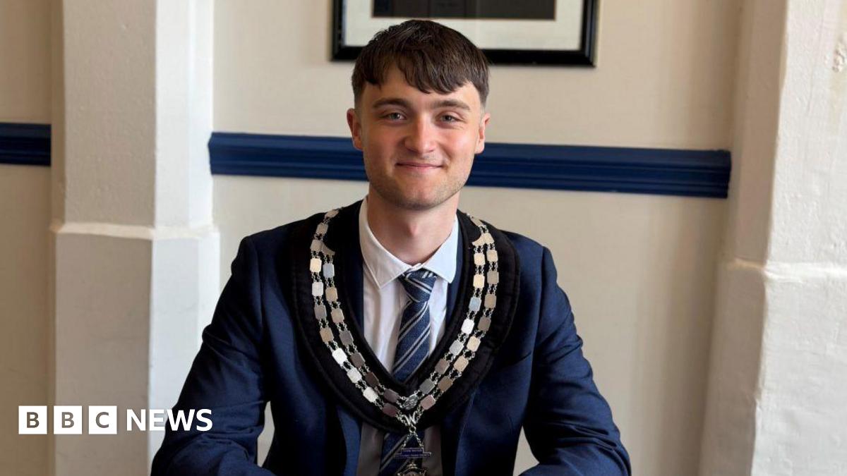 Wetherby welcomes youngest ever mayor, aged 26 - BBC News