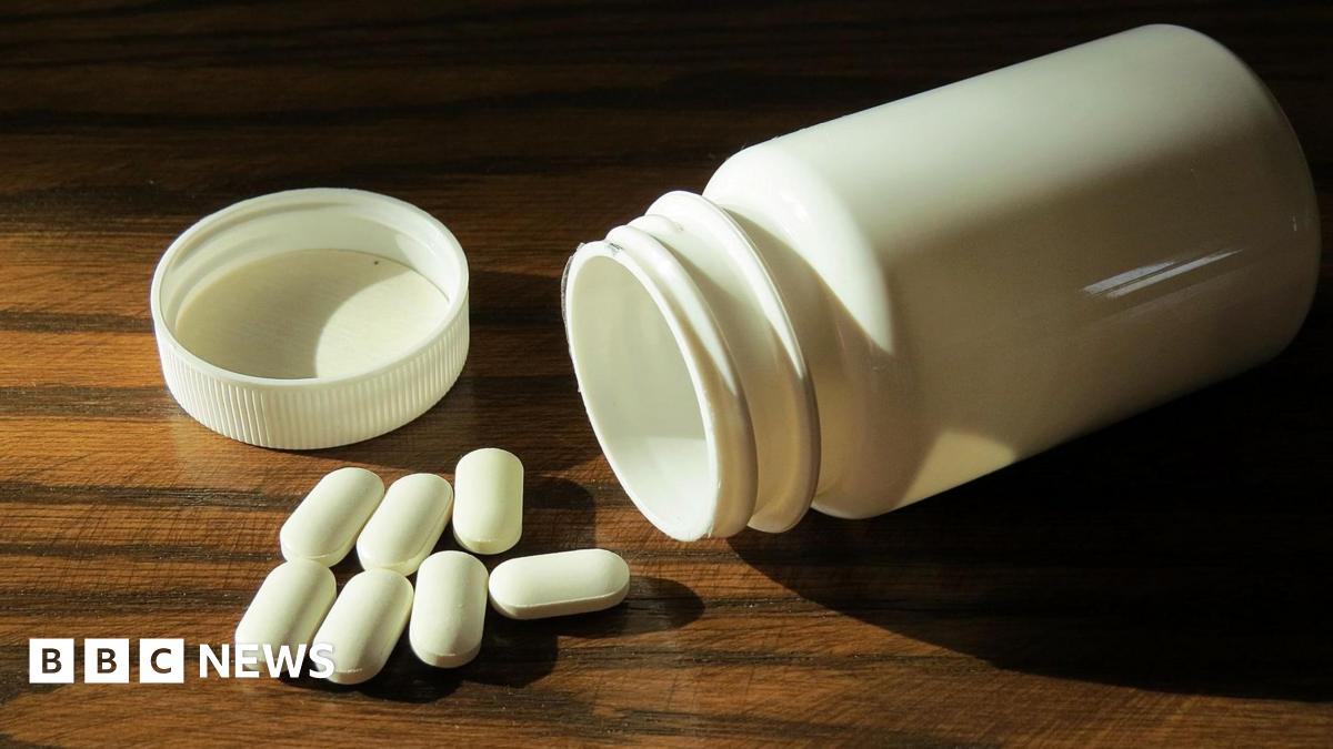 Multiple Sclerosis: NHS to offer take-at-home tablet - BBC News