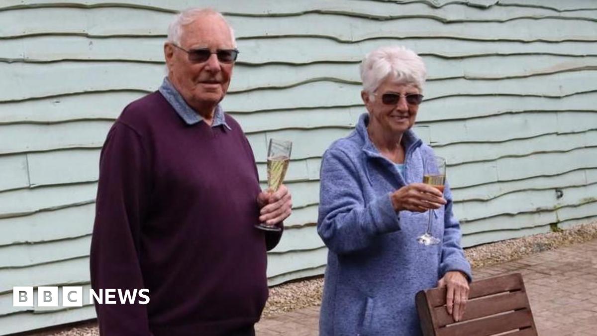 Wareham woman bled to death after hip replacement operation - BBC News