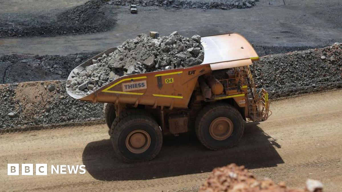 Australia's lithium mining boom hit by sagging prices - BBC News