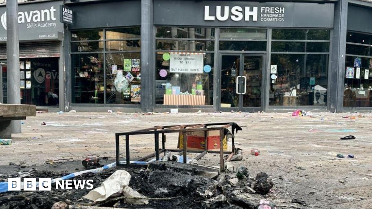 Hull City Council given £600k to fund riots aftermath - BBC News