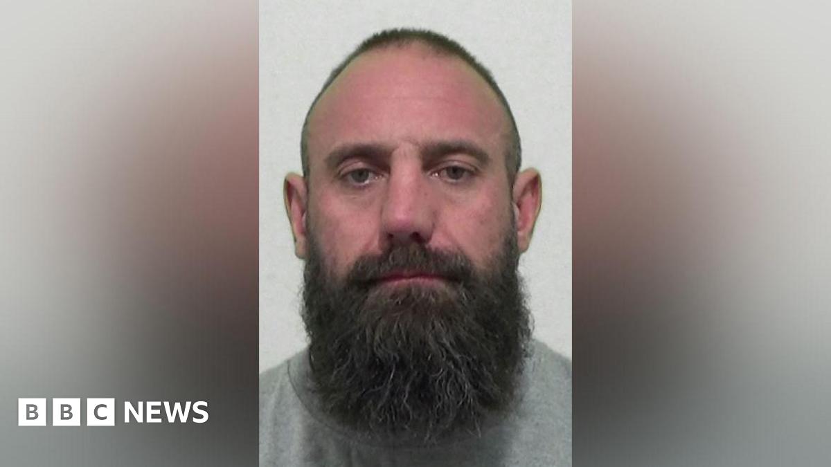 'Cowardly' Jarrow domestic abuser jailed for attack - BBC News