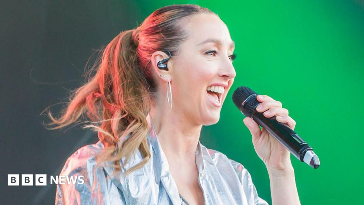In pictures: Thousands flock to Youth Beatz festival in Dumfries - BBC News