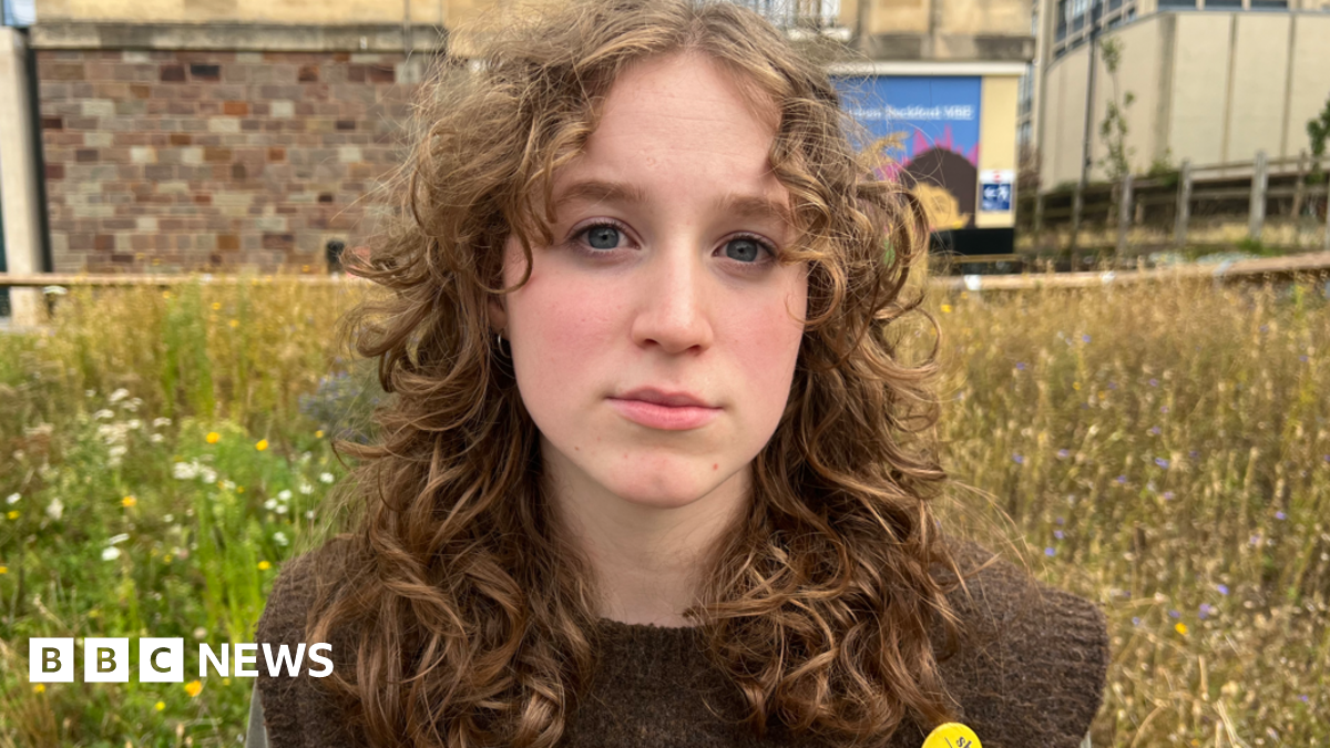 Bristol University students to miss out on freshers' week - BBC News