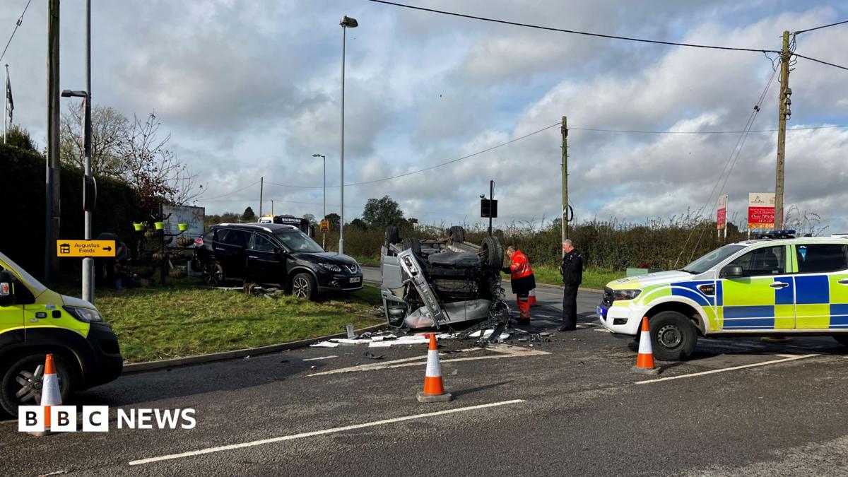 Safety pledge over dangerous crossroads at Cheadle - BBC News