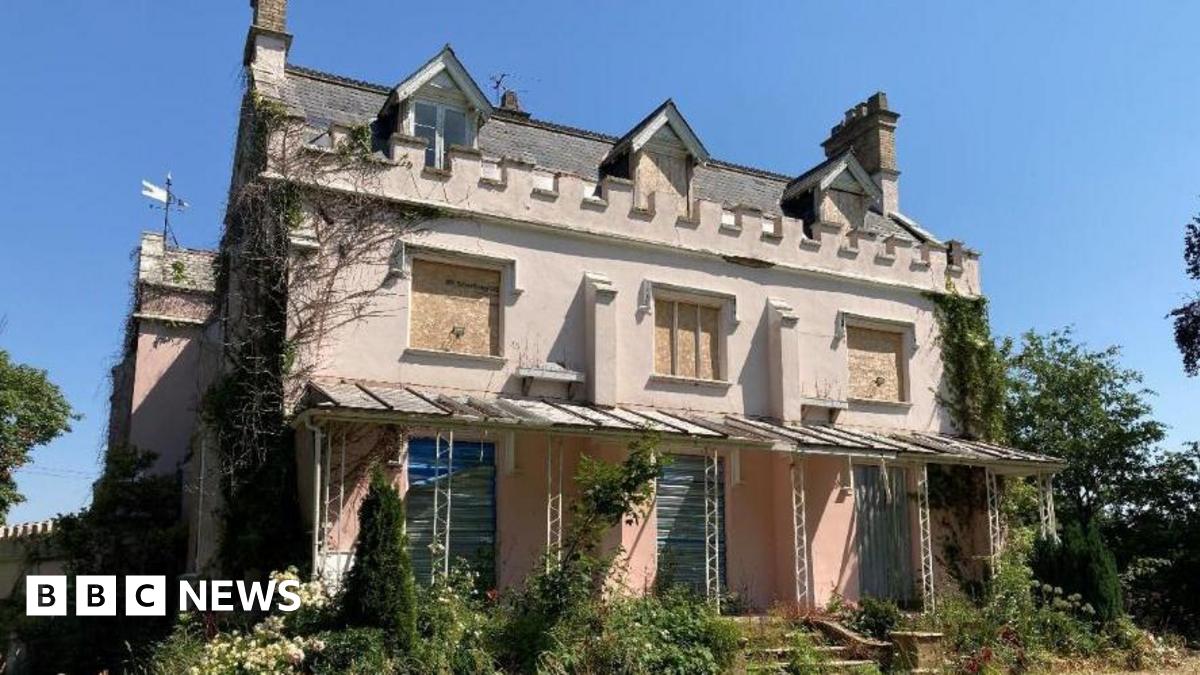 Woodlands Castle development plans refused by Somerset Council - BBC News