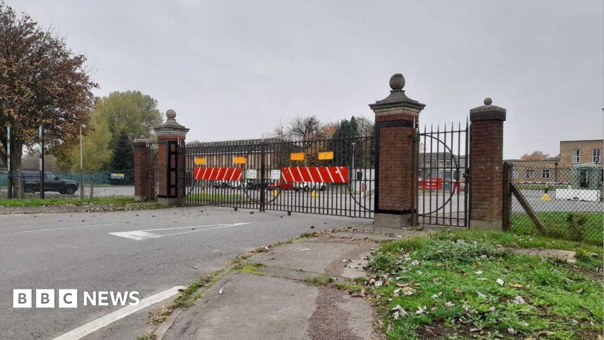 Asylum seeker cabins removed from RAF Scampton - BBC News