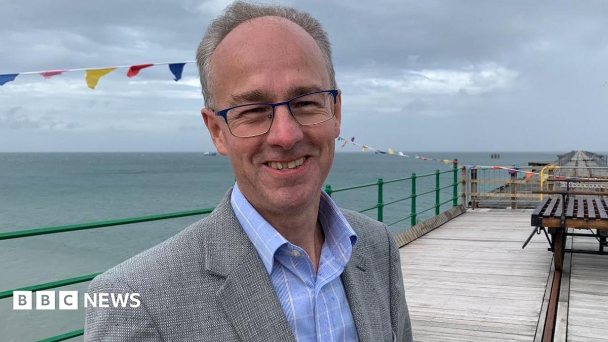 Former Isle of Man infrastructure minister Tim Baker dies - BBC News