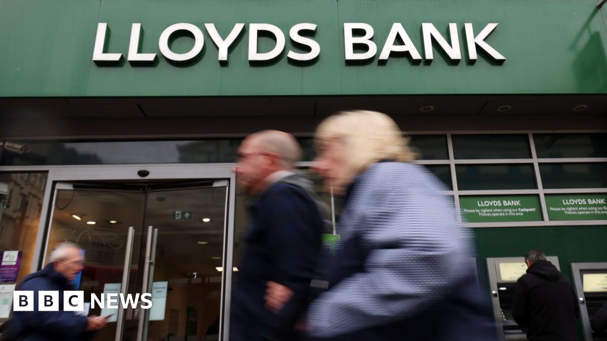 Lloyds' use of staff bank data during pay talks 'concerning' - BBC News
