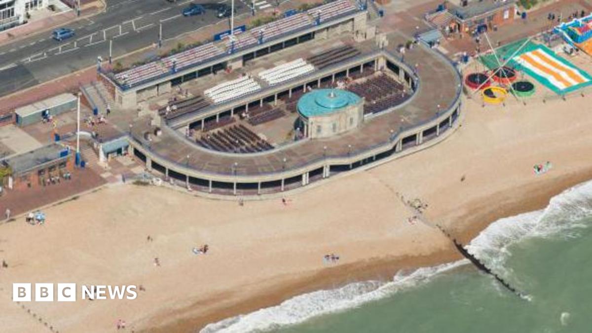 Eastbourne: Boy aged 17 charged with rape on beach - BBC News
