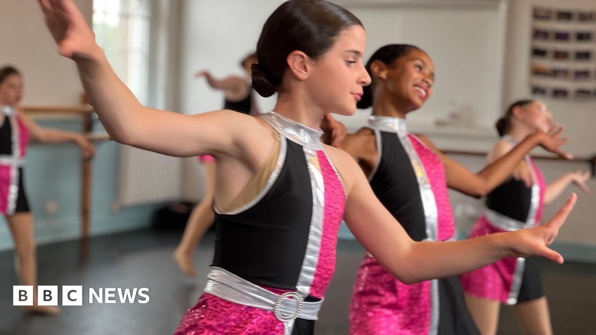 Jersey dance students to perform in Disneyland - BBC News