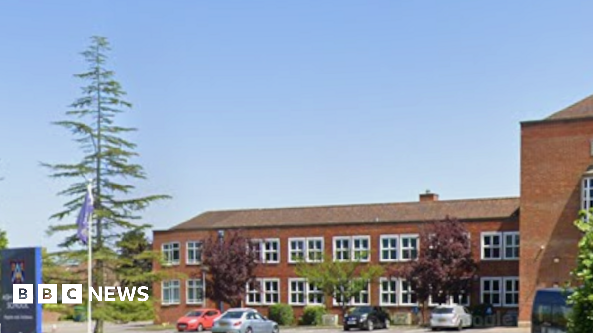 Surrey: Ash Manor School closes after tennis centre fire - BBC News