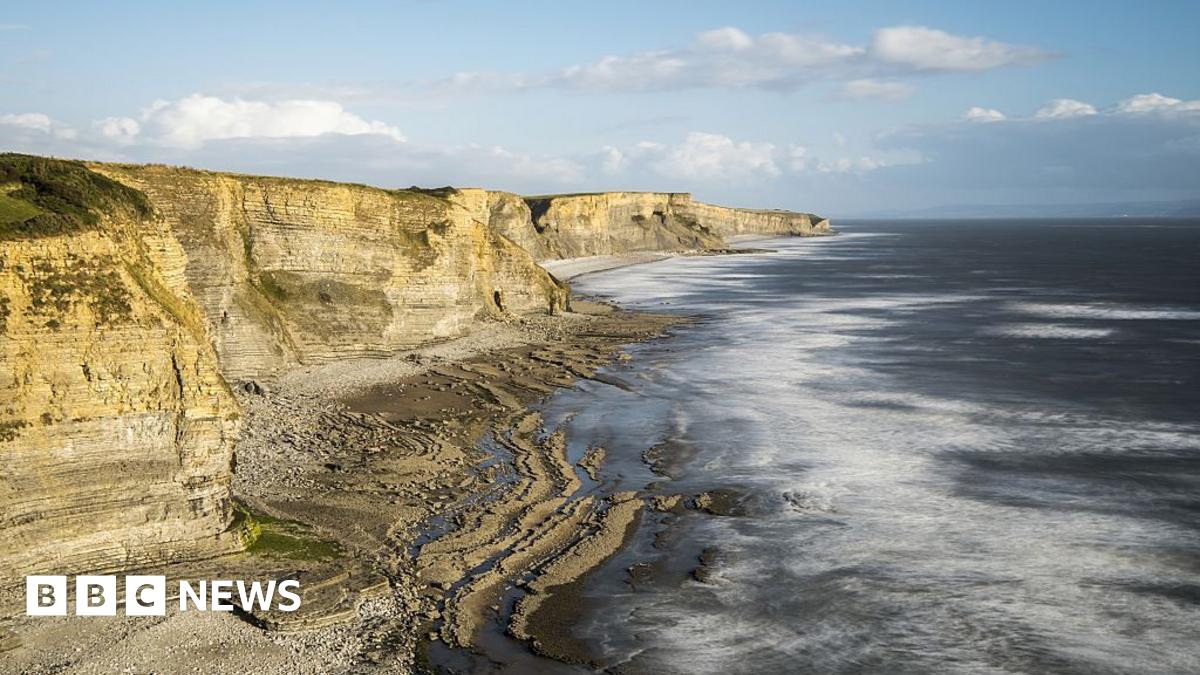 Shipwreck victims' remains found at Vale of Glamorgan beach - BBC News