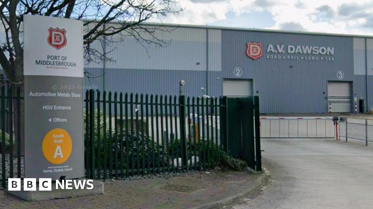 Worker dies at Middlesbrough Port - BBC News