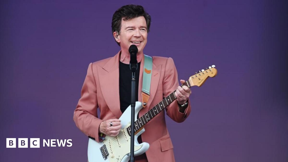 Rick Astley: Family heartbreak put singer on path to fame - BBC News