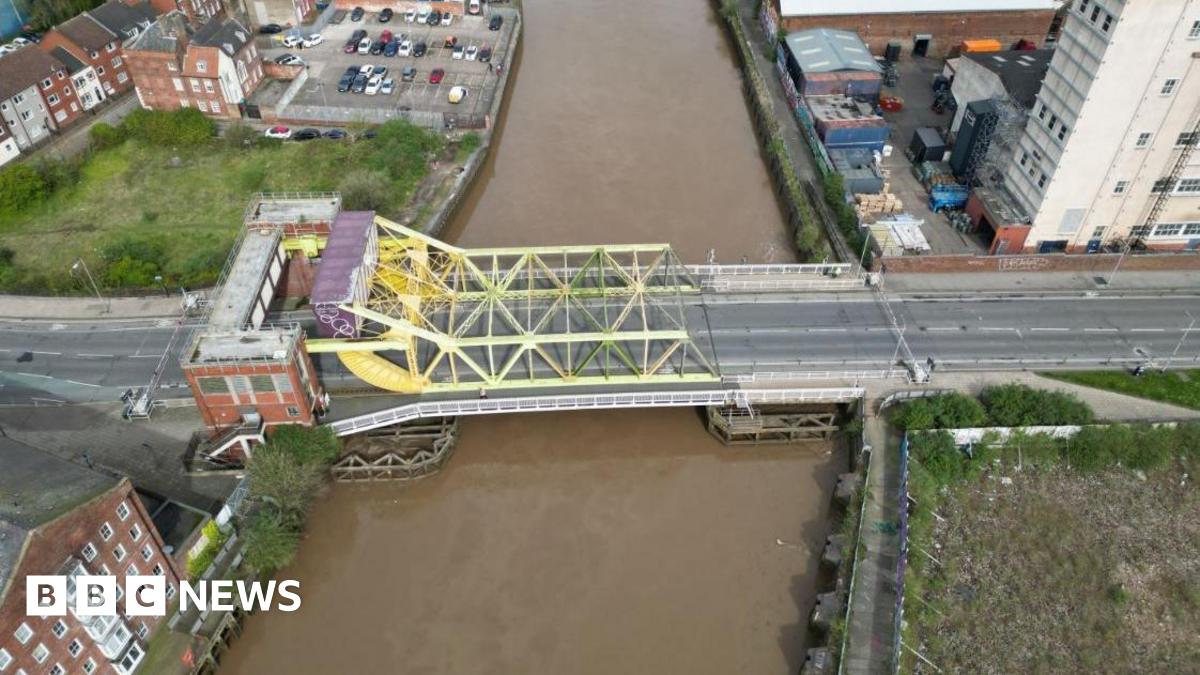 Hull Drypool Bridge repair works set to start in April - BBC News